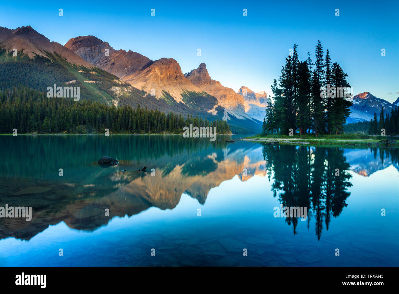 World famous spirit island hi-res stock photography and images - Alamy