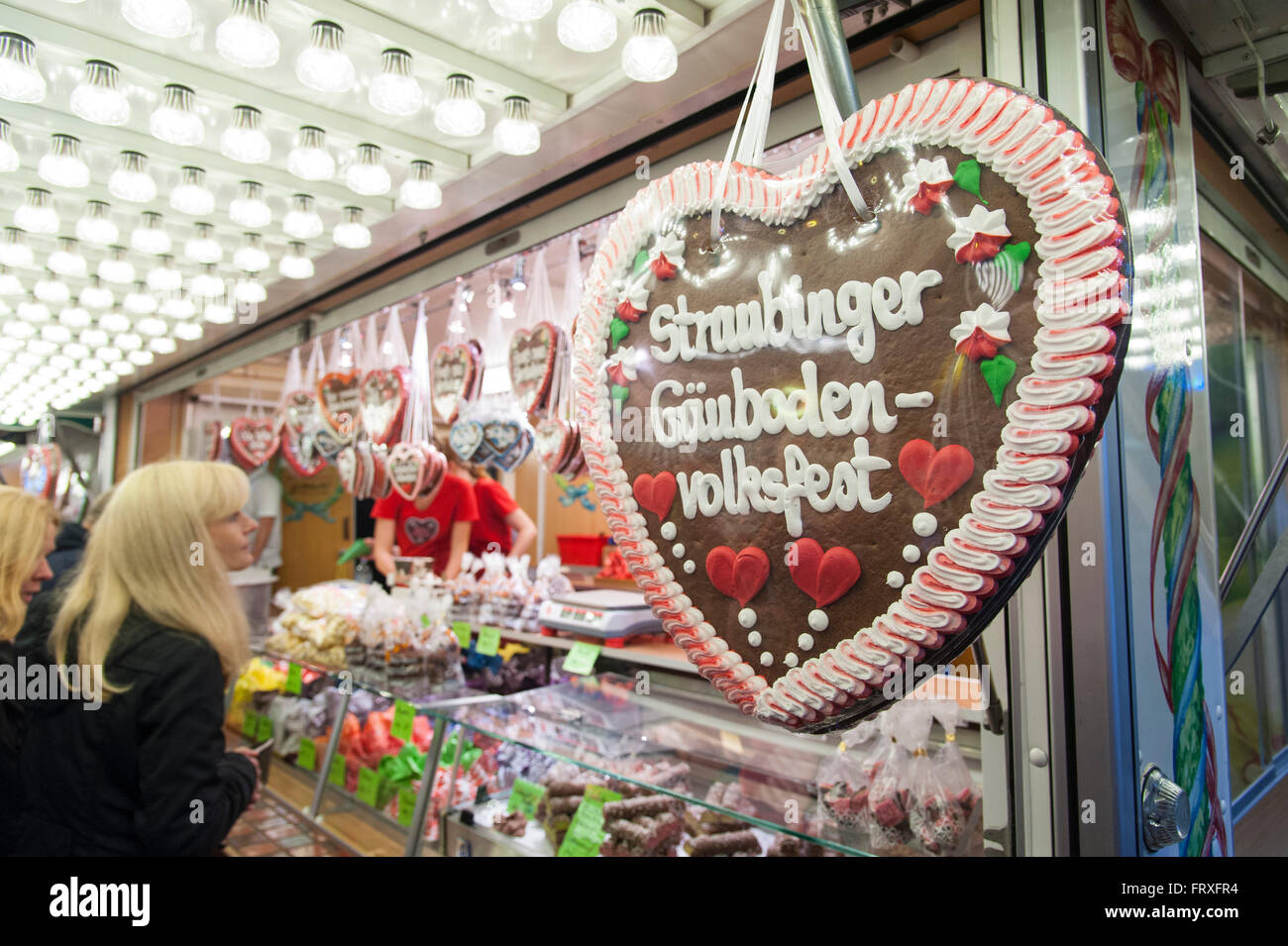 Lebkuchen Gingerbread heart, Gaeubodenvolksfest festival, Straubing ...