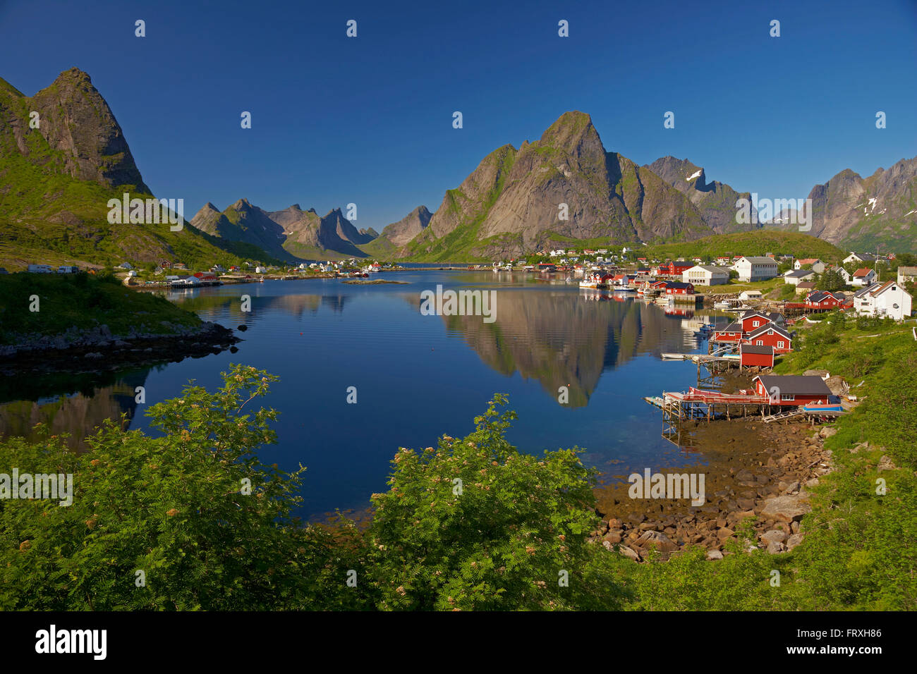 View at the old fishing village of Reine, Isle of Moskenes, Lofoten ...
