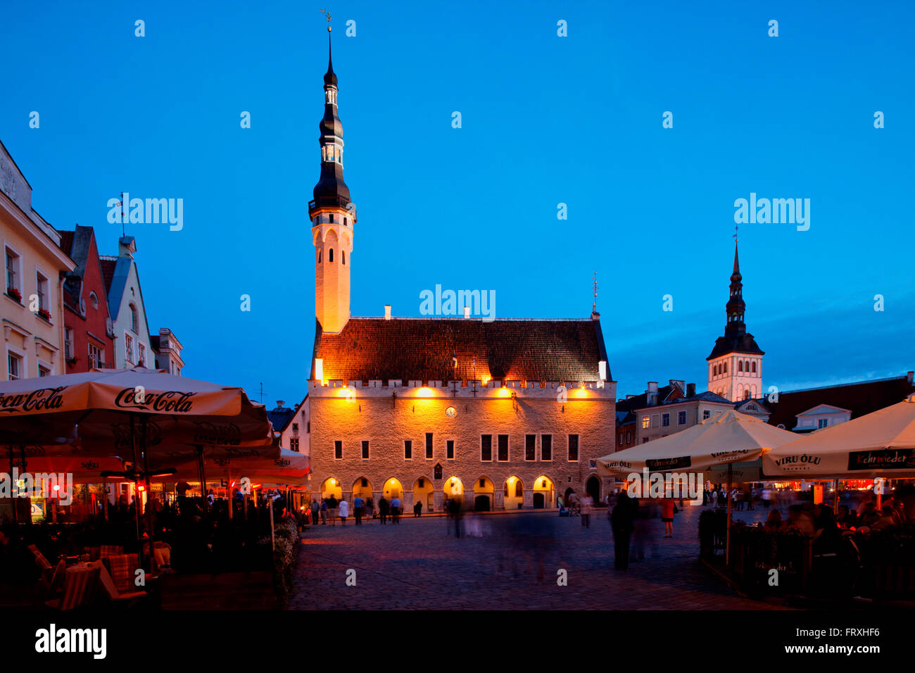 Town Hall and market square in the medieval old town of Tallinn ...