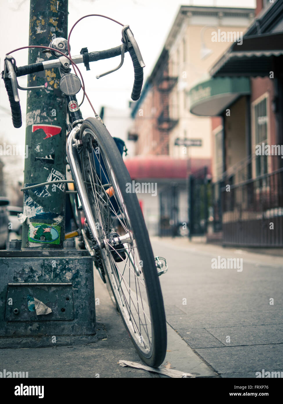 Vintage sidewalk cafe hi-res stock photography and images - Alamy