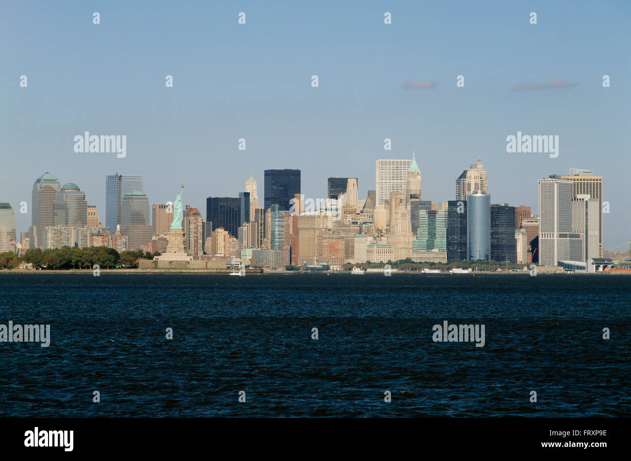 Statue of liberty new york city skyline hi-res stock photography and ...