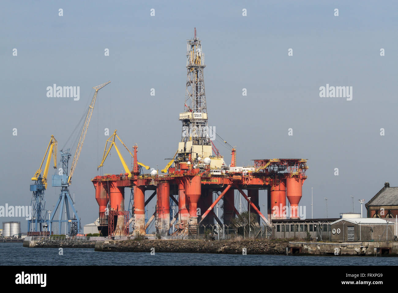 Dolphin drilling High Resolution Stock Photography and Images - Alamy