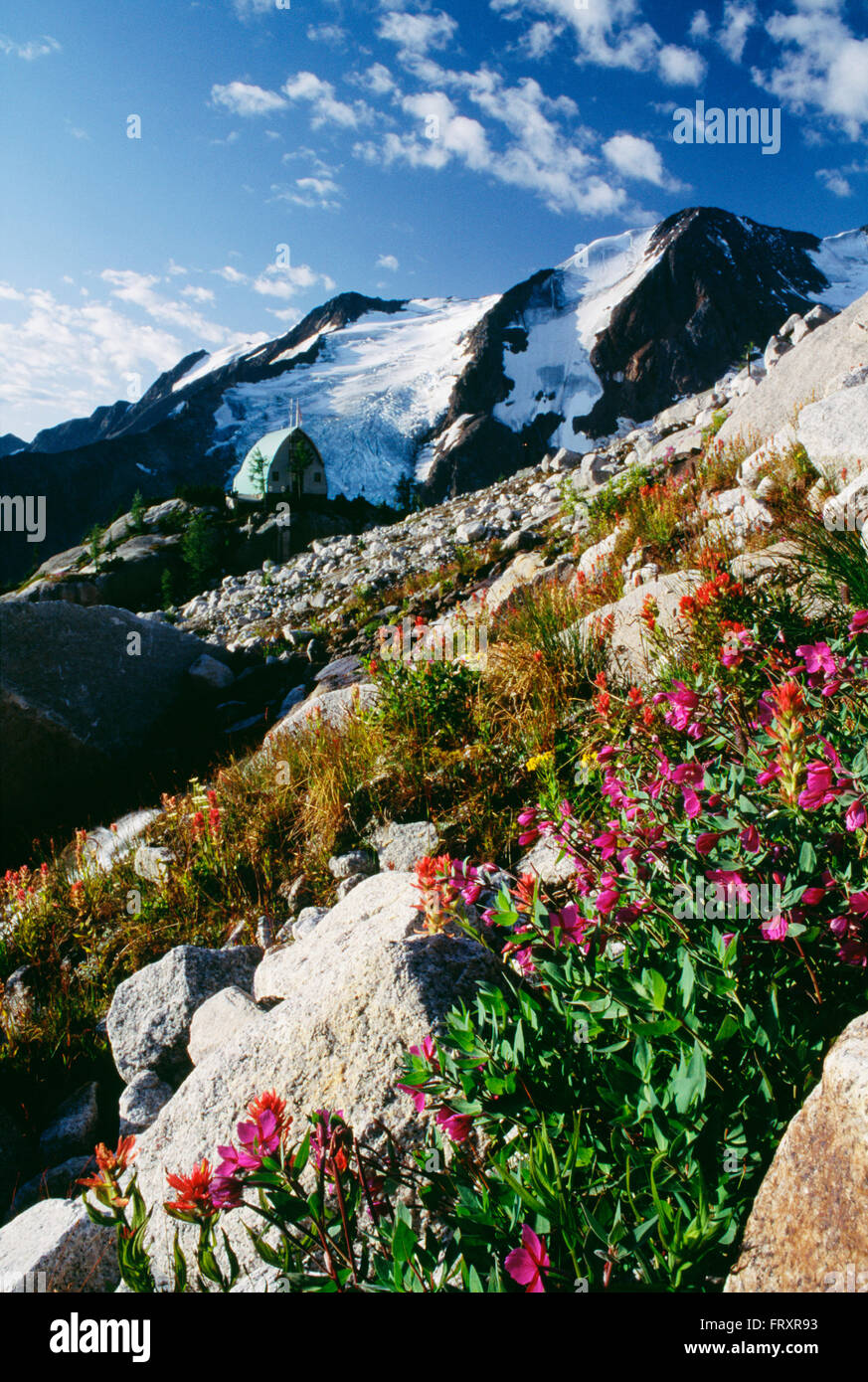 Bugaboo lodge canada hi-res stock photography and images - Alamy