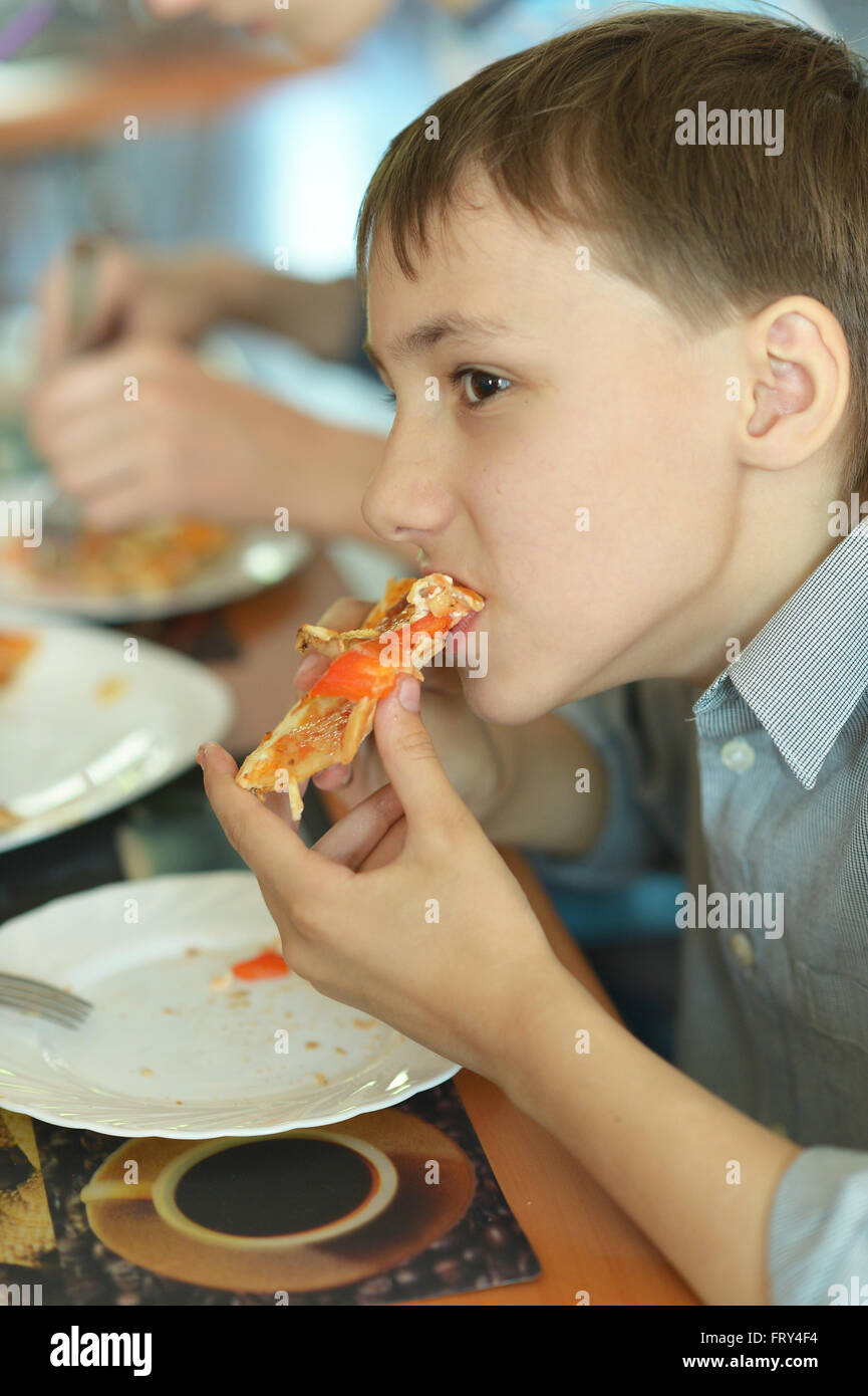 boy eating pizza Stock Photo - Alamy