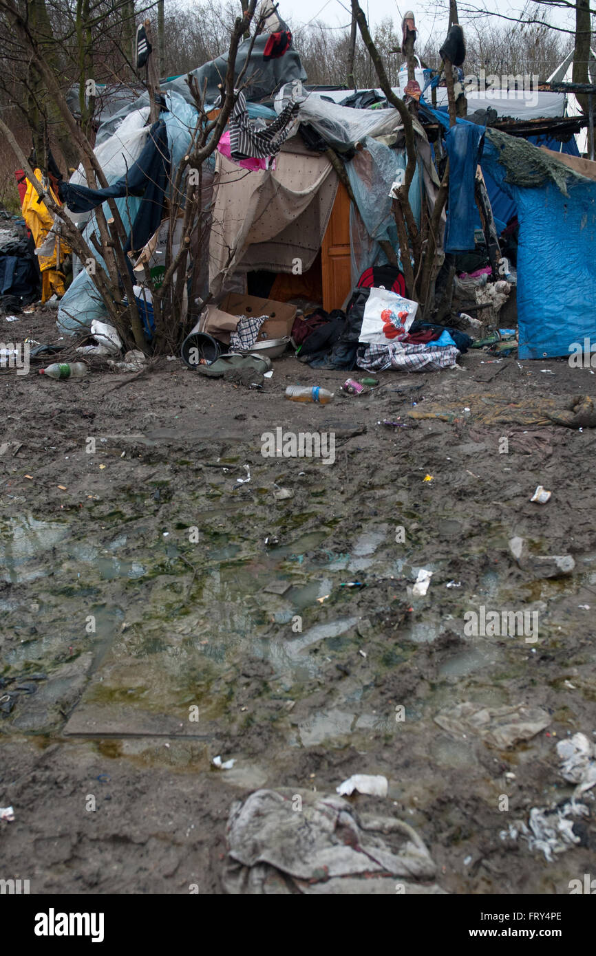 A sense of eeriness prevails as rain and wind force refugees to stay in ...