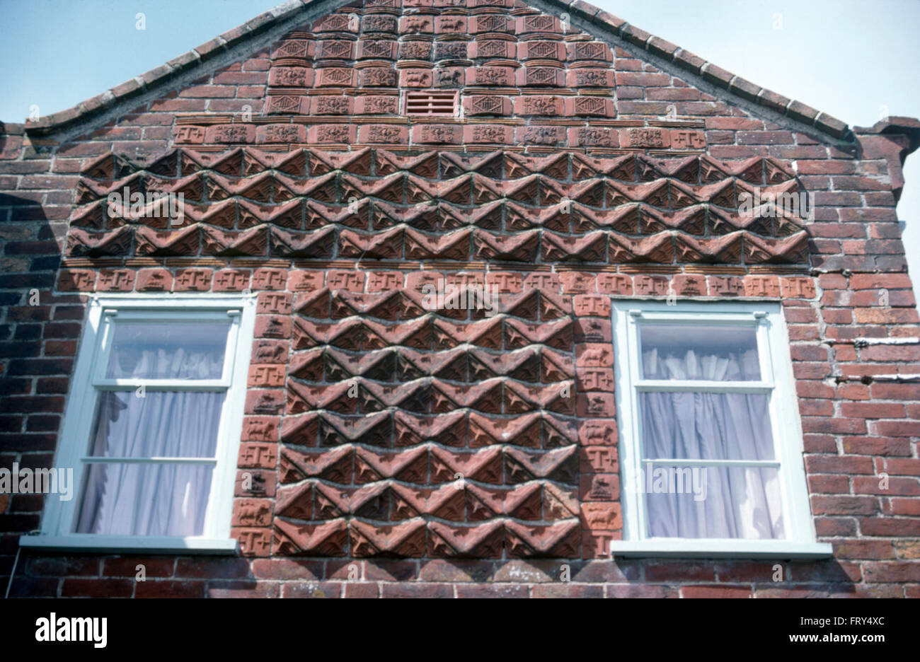 Brickwork and windows hi-res stock photography and images - Alamy