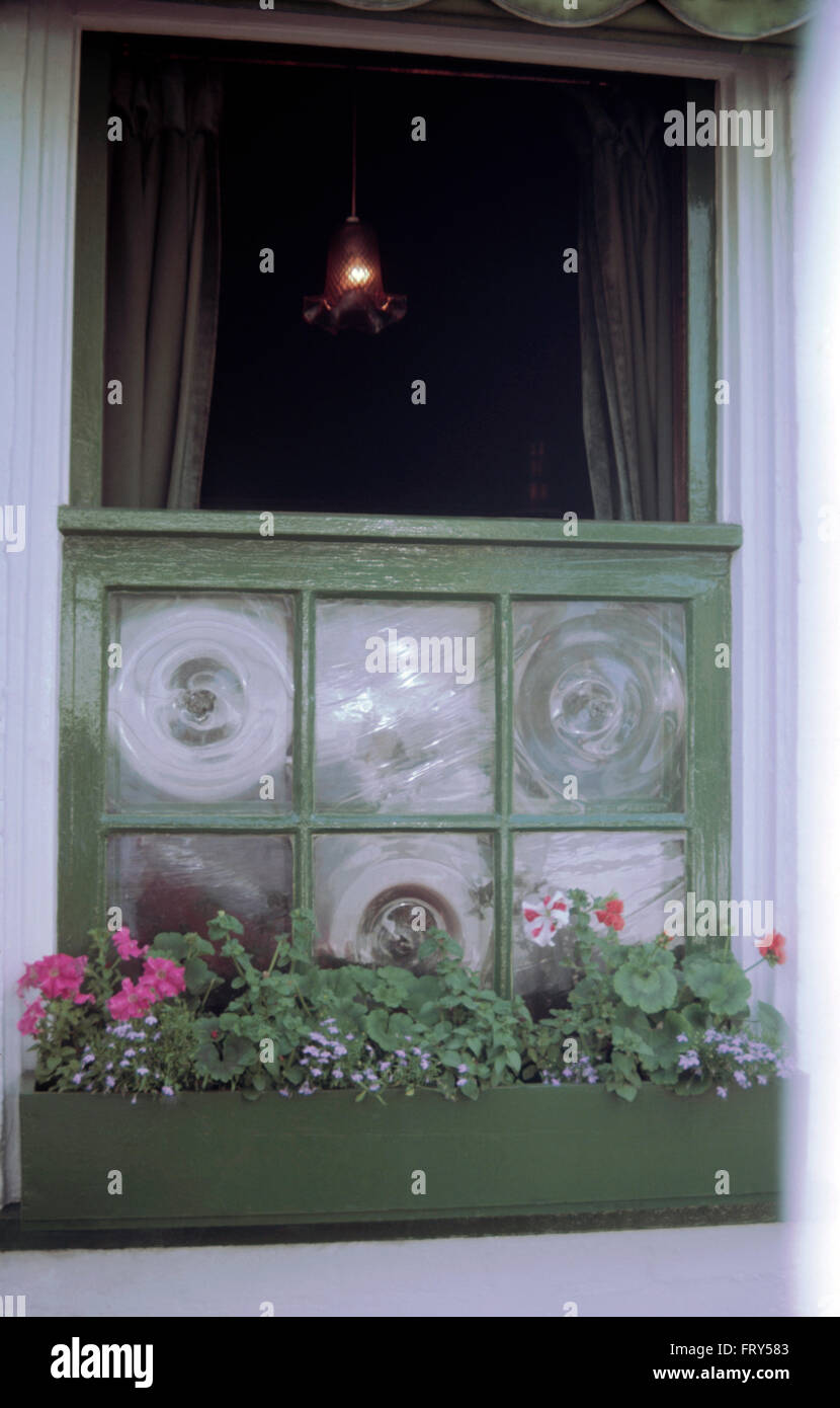 Inset circles hi-res stock photography and images - Alamy