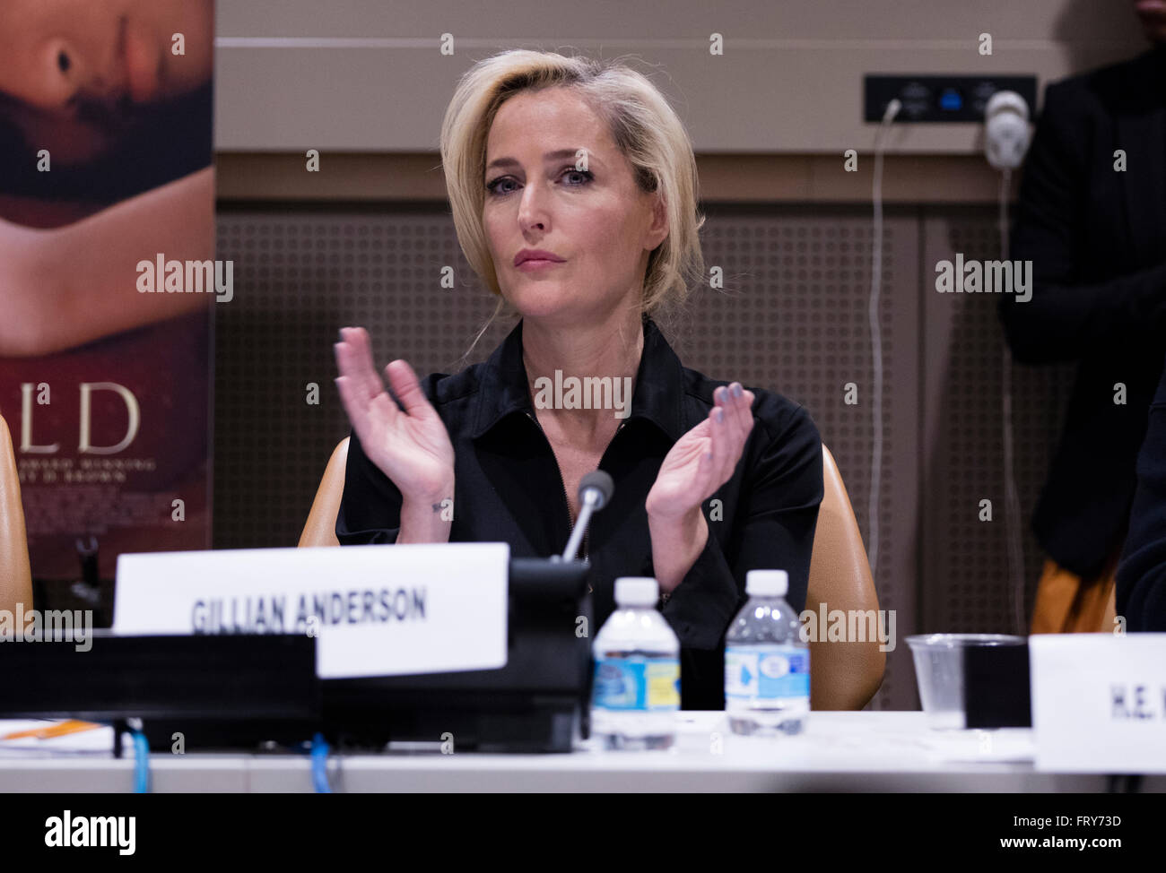 Gillian anderson the x files hi-res stock photography and images - Alamy