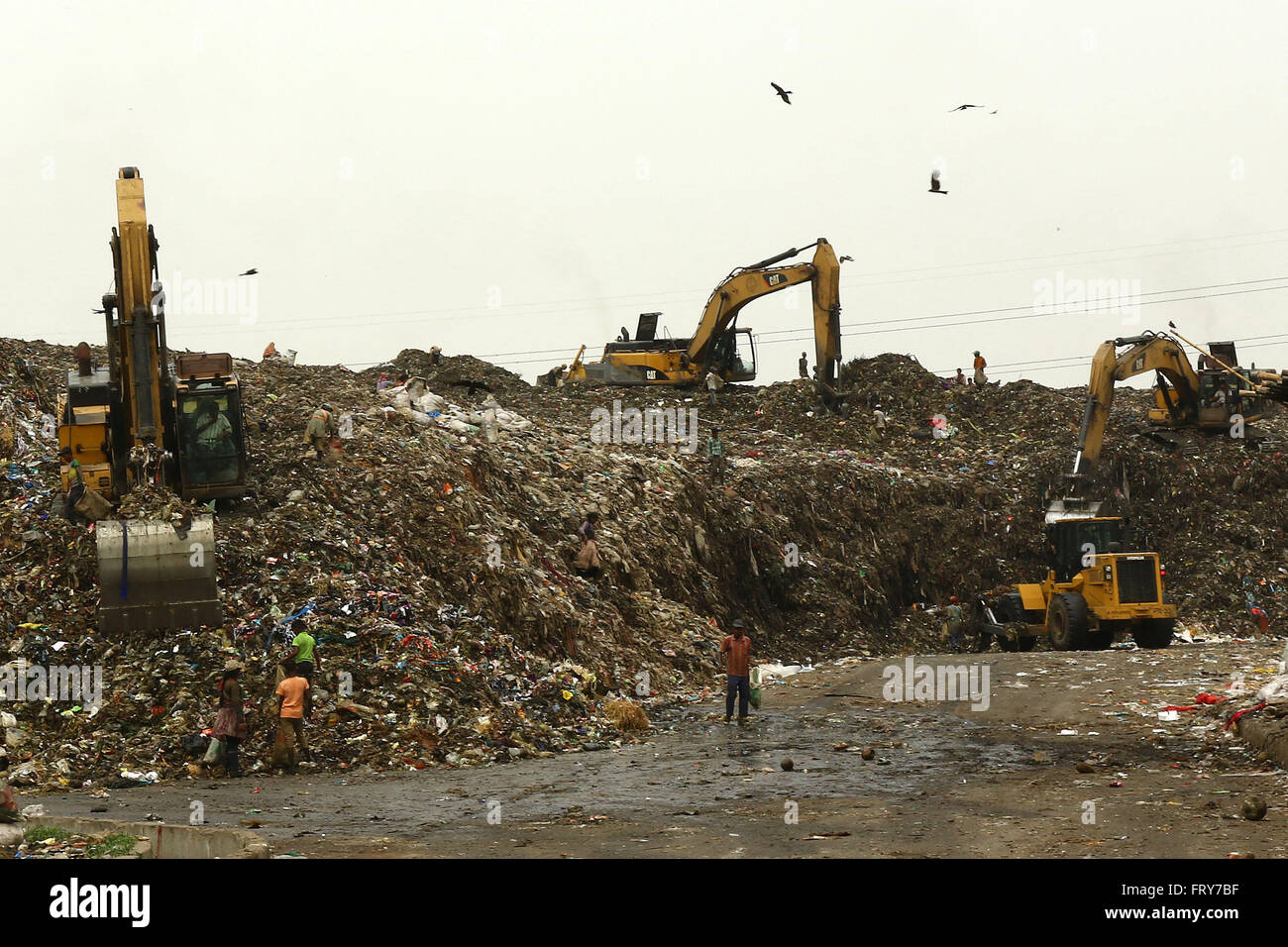 Dhaka, Bangladesh. 24th March, 2016. Child, Male and Female waste ...