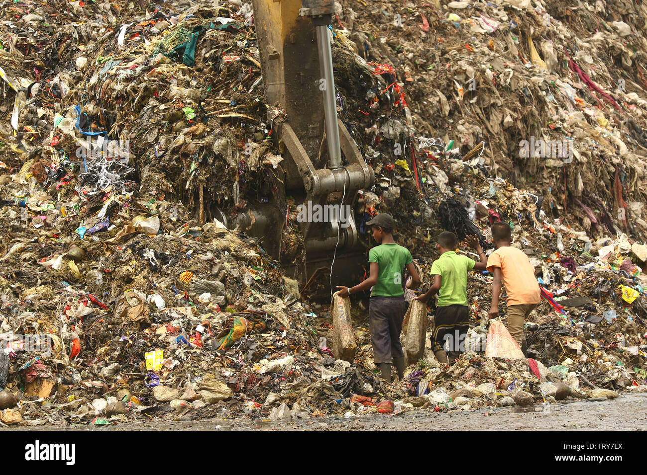 Garbage pickers children hi-res stock photography and images - Alamy