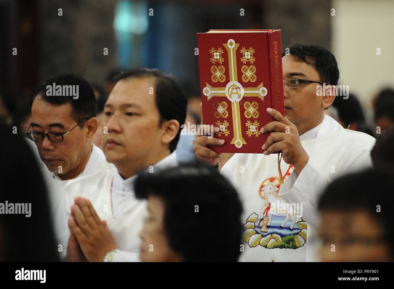 Institution of the holy sacrament hi-res stock photography and images ...