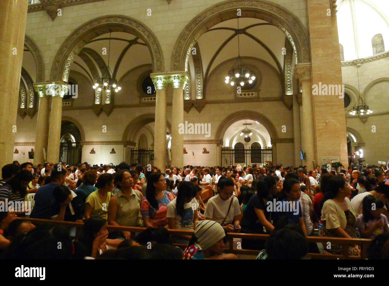 Manila, Philippines. 24th Mar, 2016. Catholic devotees, flock to the ...