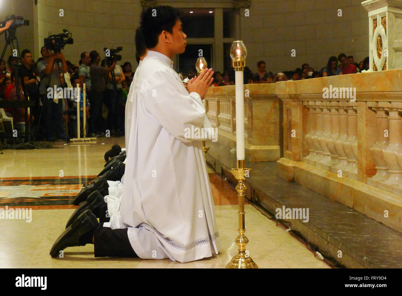 Genuflect hi-res stock photography and images - Alamy