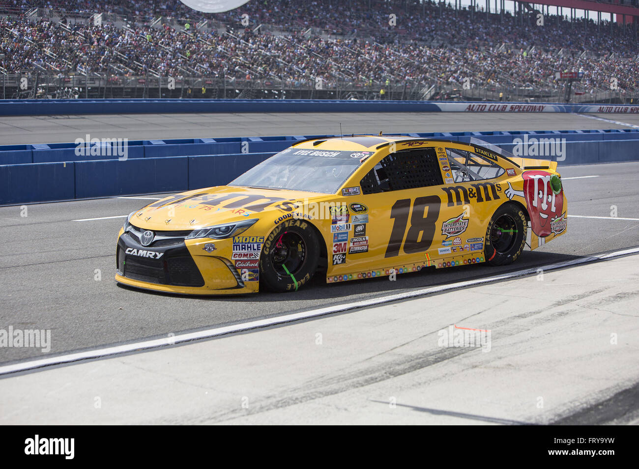 Kyle busch pit stop hi-res stock photography and images - Alamy