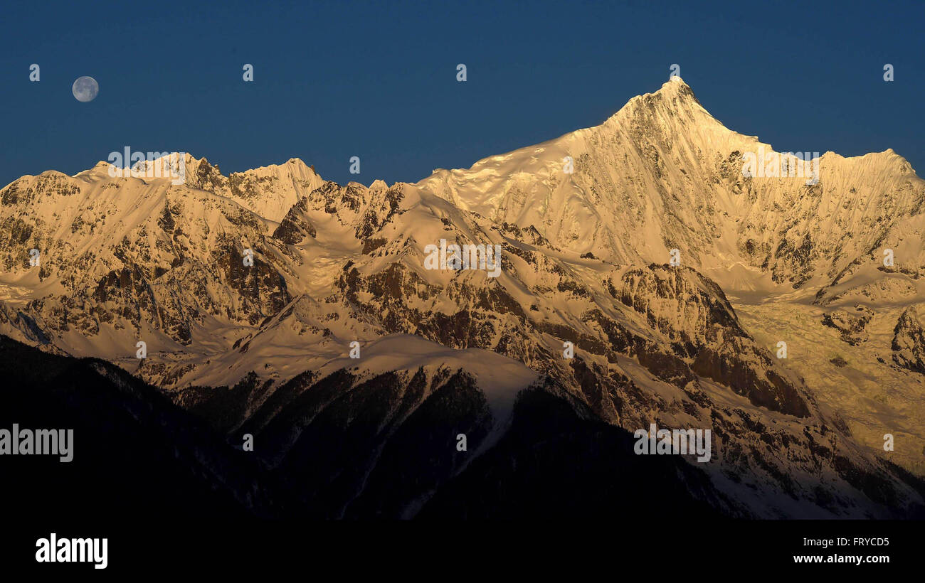 Deqen, China's Yunnan Province. 25th Mar, 2016. The moon hangs in the ...