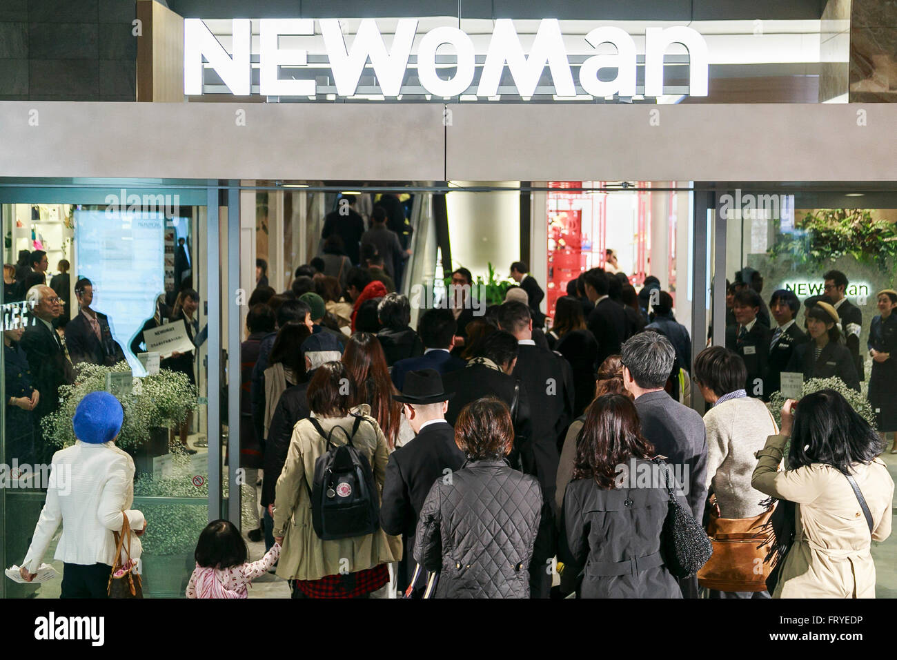 People enter for first time to the new department store NEWoMan in ...