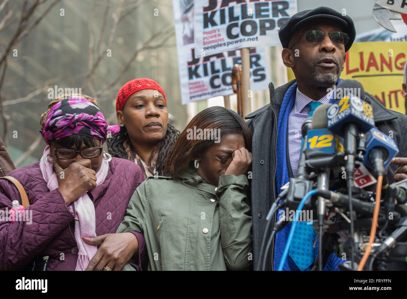 New York, NY, USA. 24th Mar, 2016. NAOMI BUTLER, left and her daughter ...
