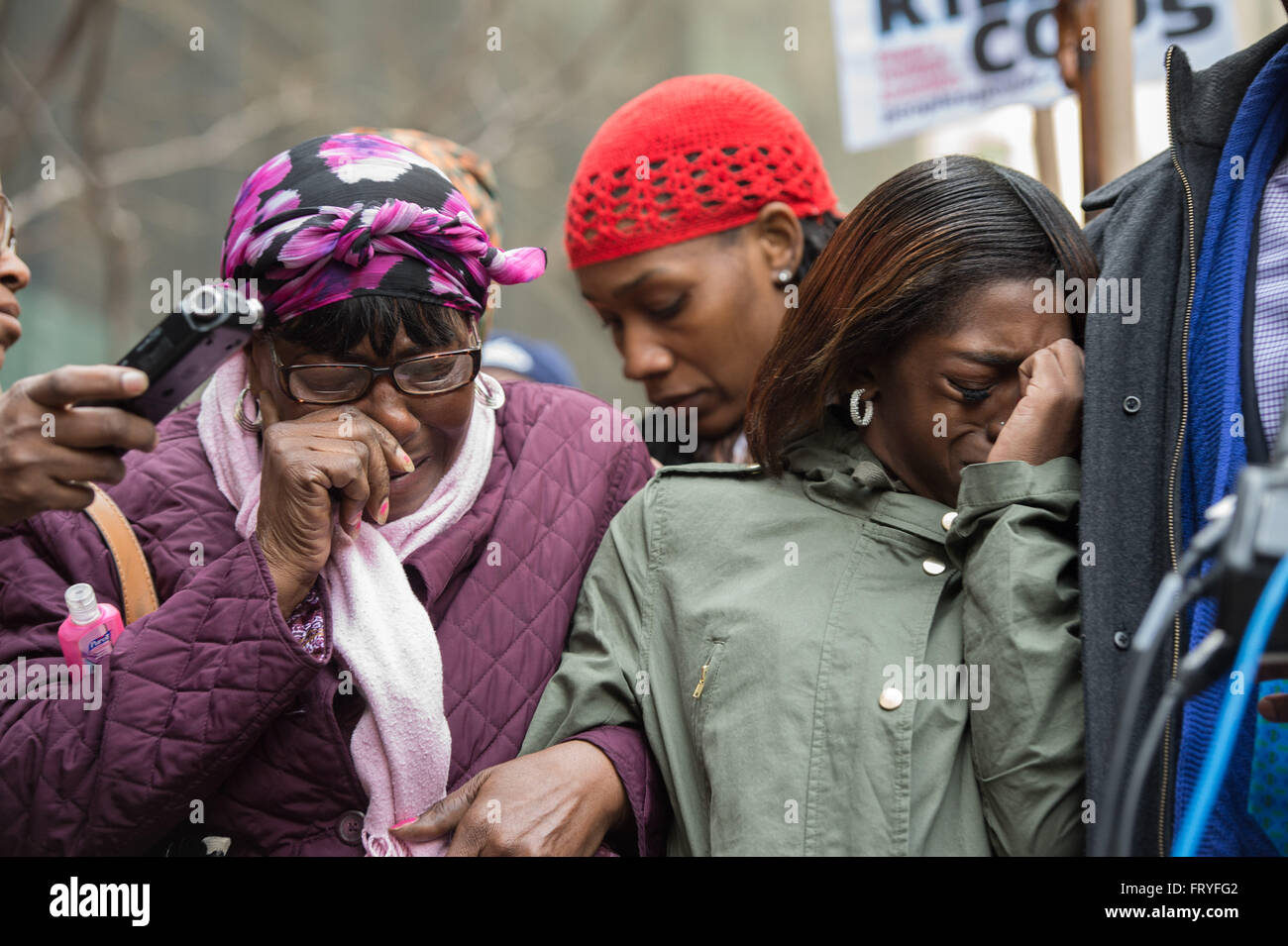 New York, NY, USA. 24th Mar, 2016. NAOMI BUTLER and her daughter ...