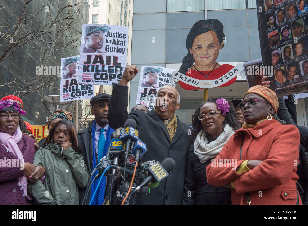 New York, NY, USA. 24th Mar, 2016. NAOMI BUTLER and her daughter ...