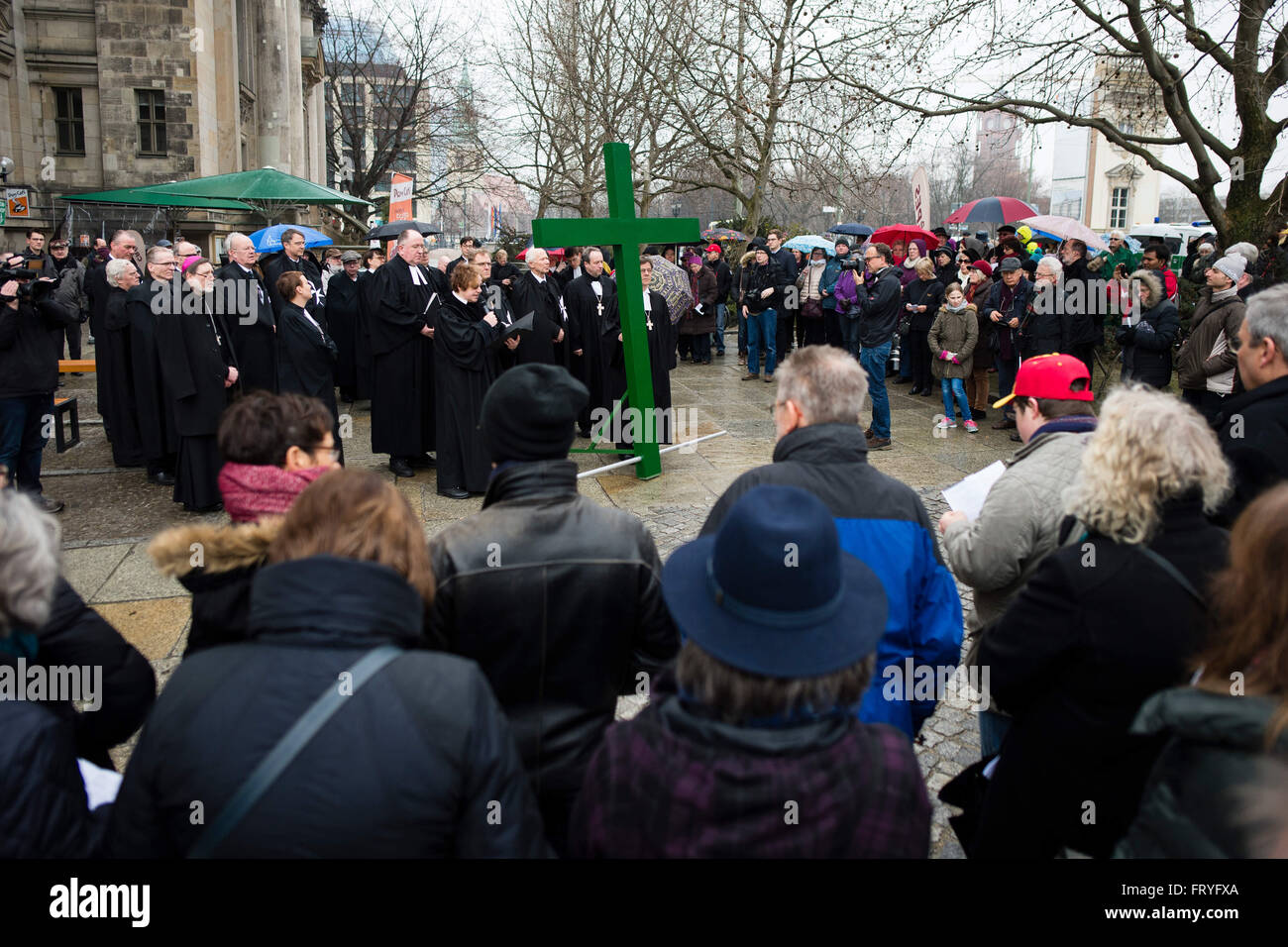 Berlin, Germany. 25th Mar, 2016. People praying before the Berliner ...
