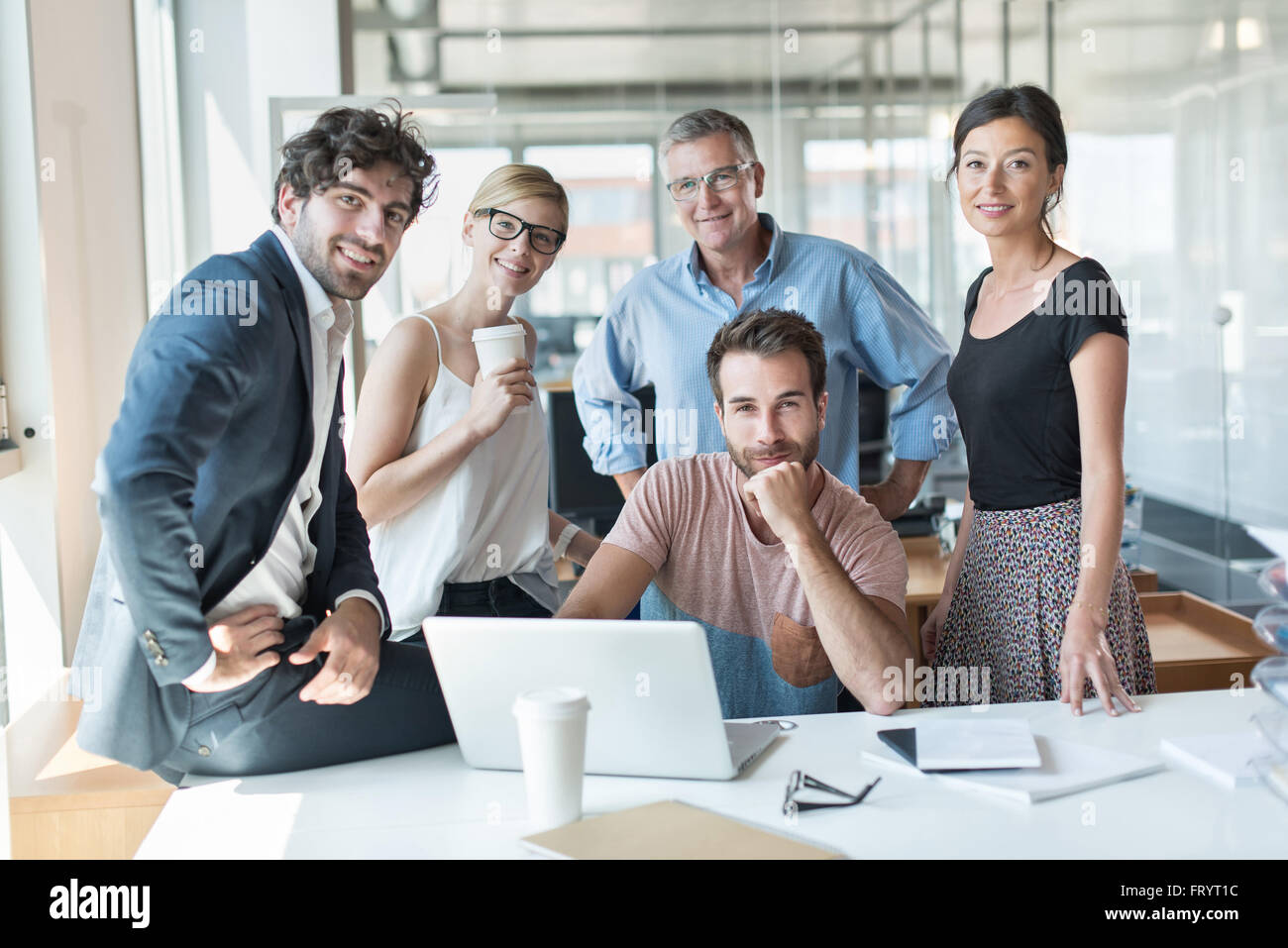 Office meeting everybody looking computer hi-res stock photography and ...