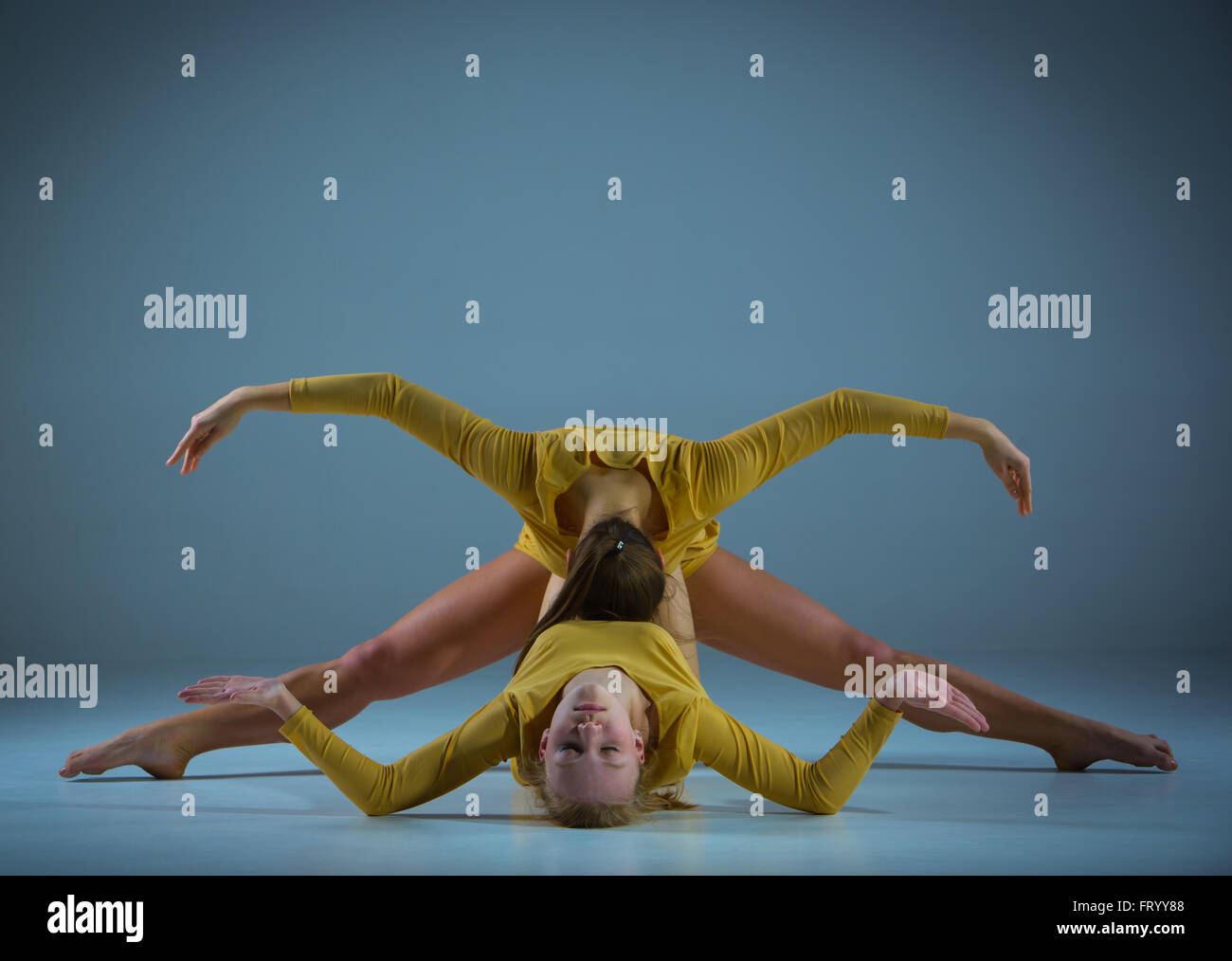 The two modern ballet dancers Stock Photo - Alamy