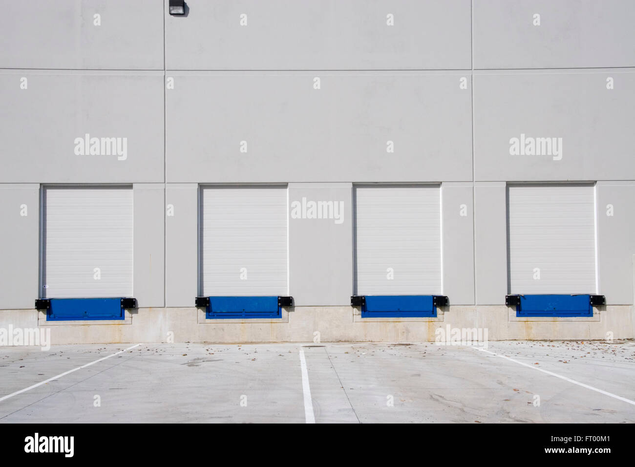 Truck loading dock at warehouse Stock Photo - Alamy