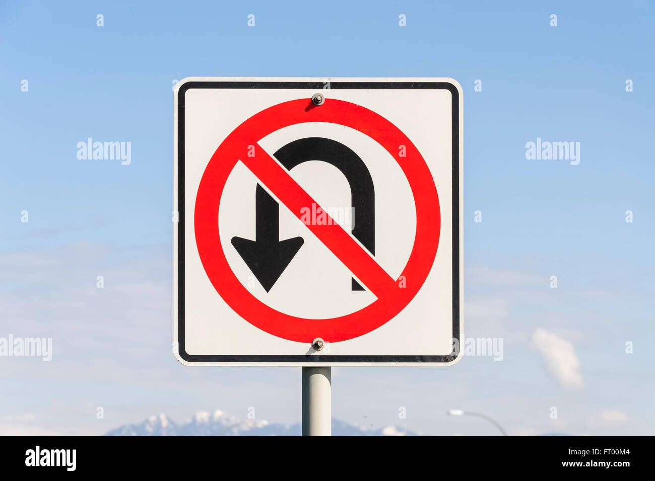 “No U Turn” traffic sign against blue clear sky Stock Photo - Alamy