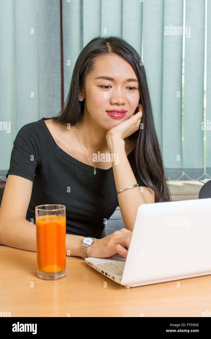 Professional women on a laptop hi-res stock photography and images - Alamy