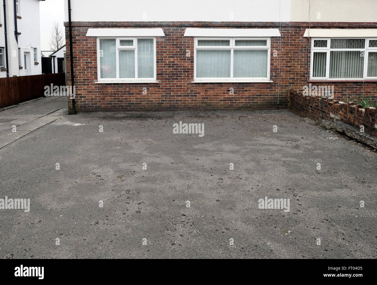 House car parking front garden hi-res stock photography and images - Alamy