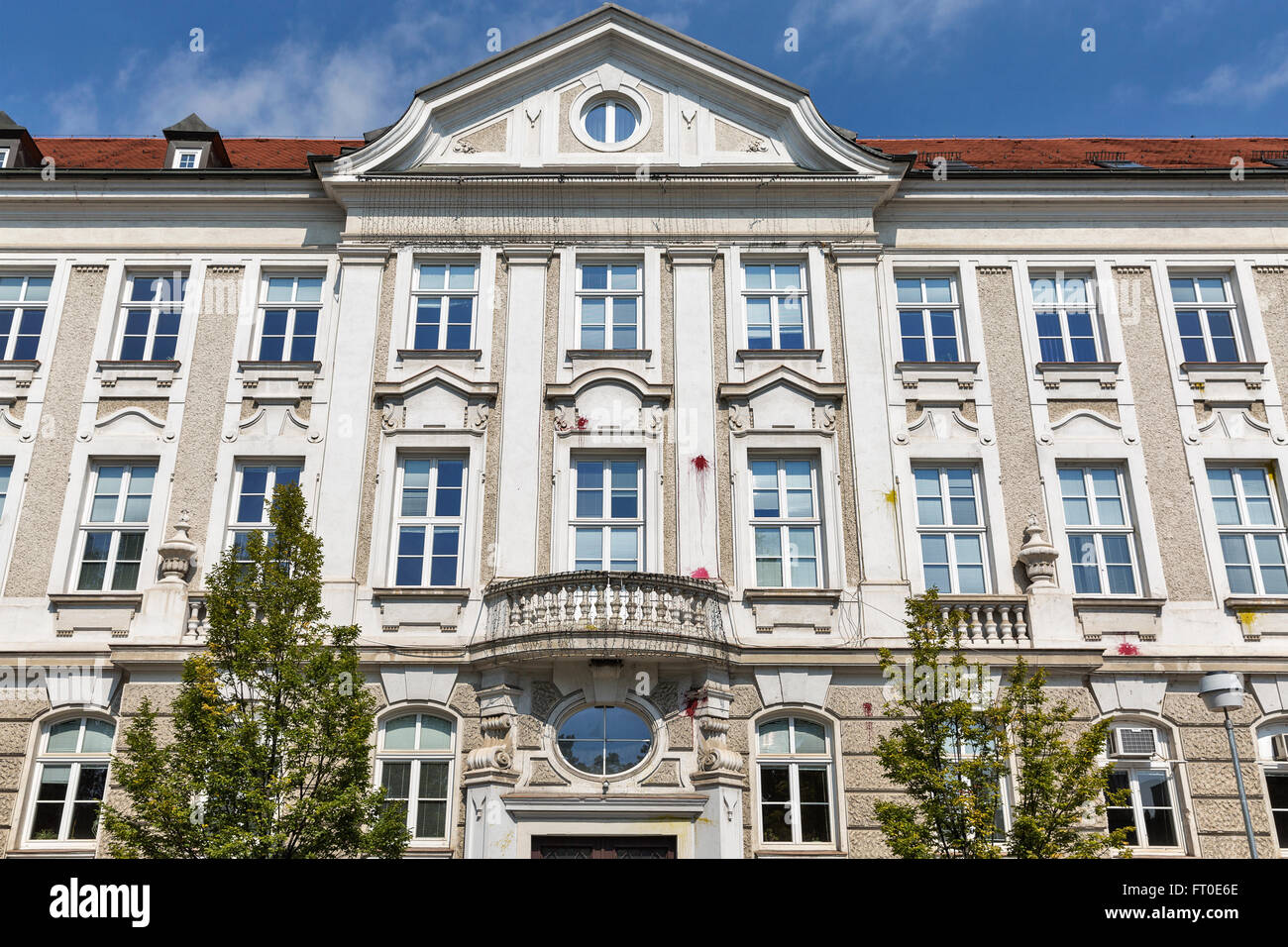 Facade old classic green hi-res stock photography and images - Alamy