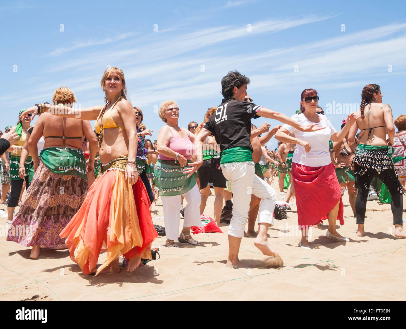 Dancers setting a Guinness world record for most people simultaneously ...