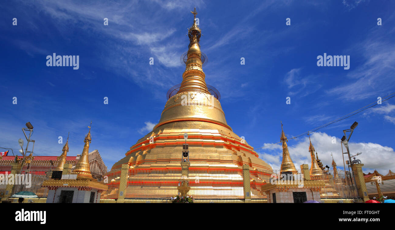 Myanmar people at Botataung Pagoda, Yangon (Rangoon), Myanmar Stock ...