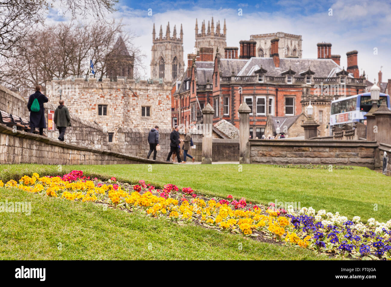 York city wall york minster hi-res stock photography and images - Alamy