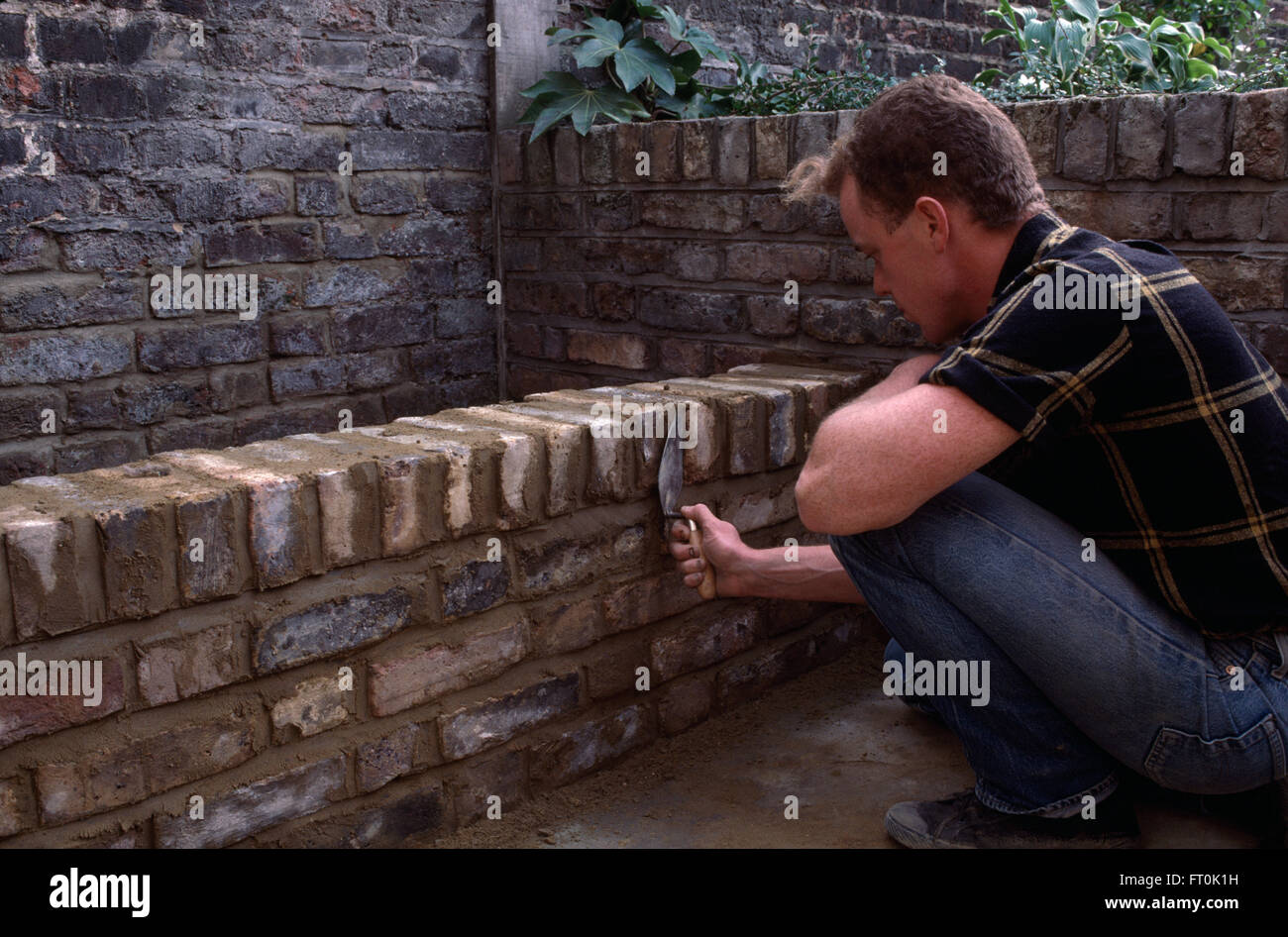 Low brick wall hi-res stock photography and images - Alamy