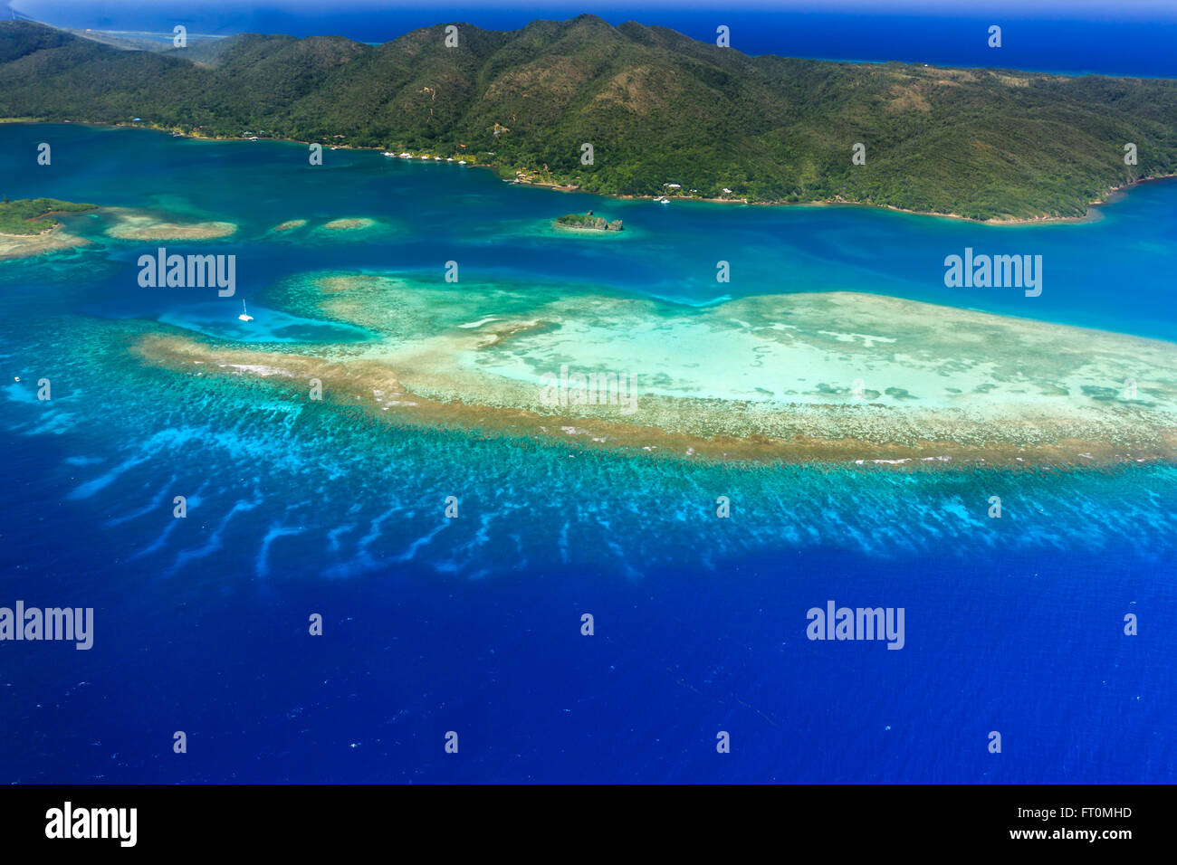 Aerial image of Roatan island and reef Stock Photo - Alamy