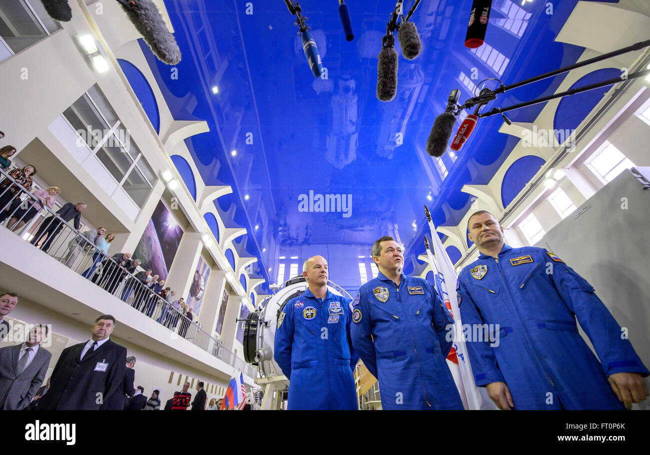 Expedition 47 crew members, including NASA astronaut Jeff Williams and ...