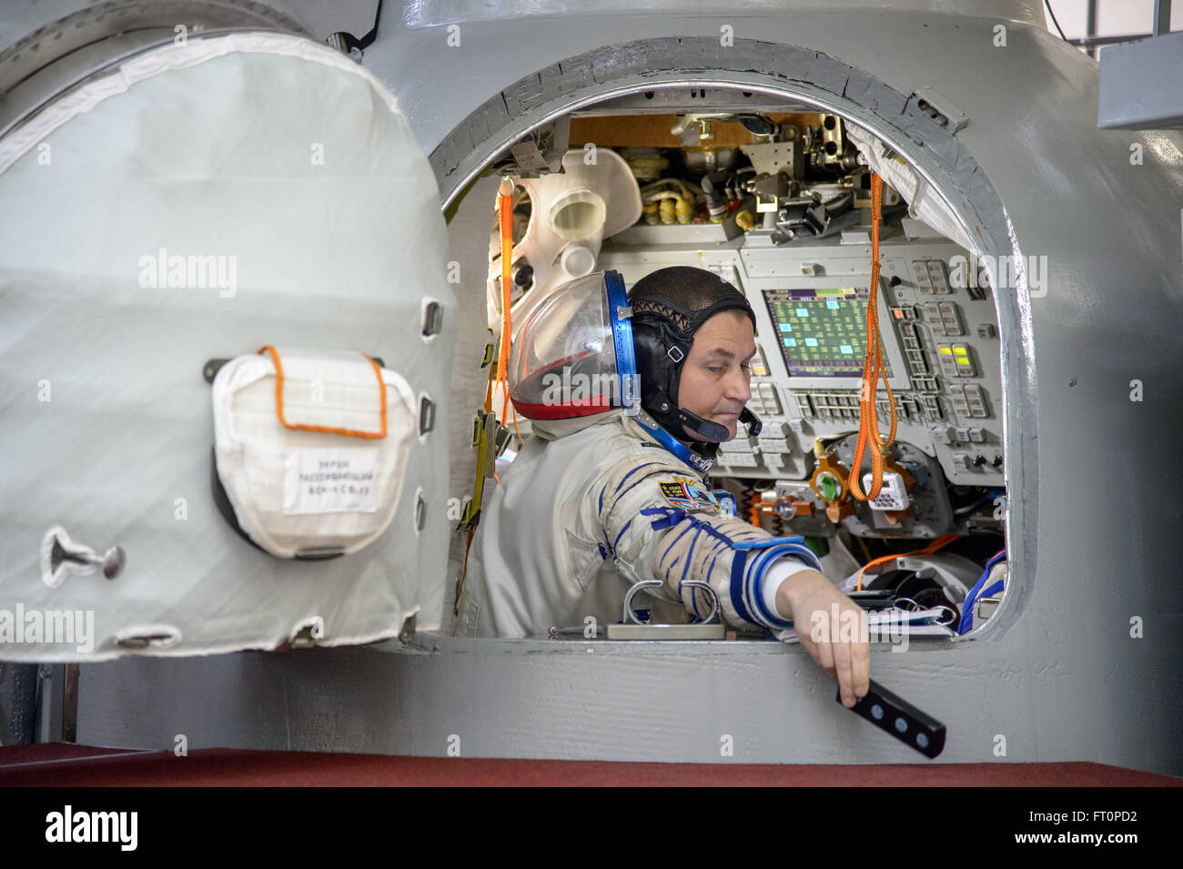 Russian cosmonauts and NASA astronauts complete their qualification ...