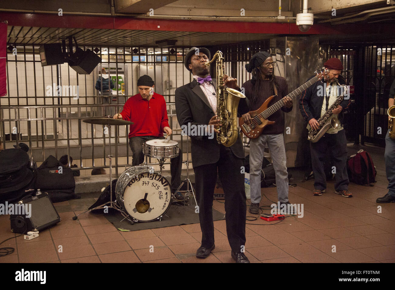 New york subway band hi-res stock photography and images - Alamy