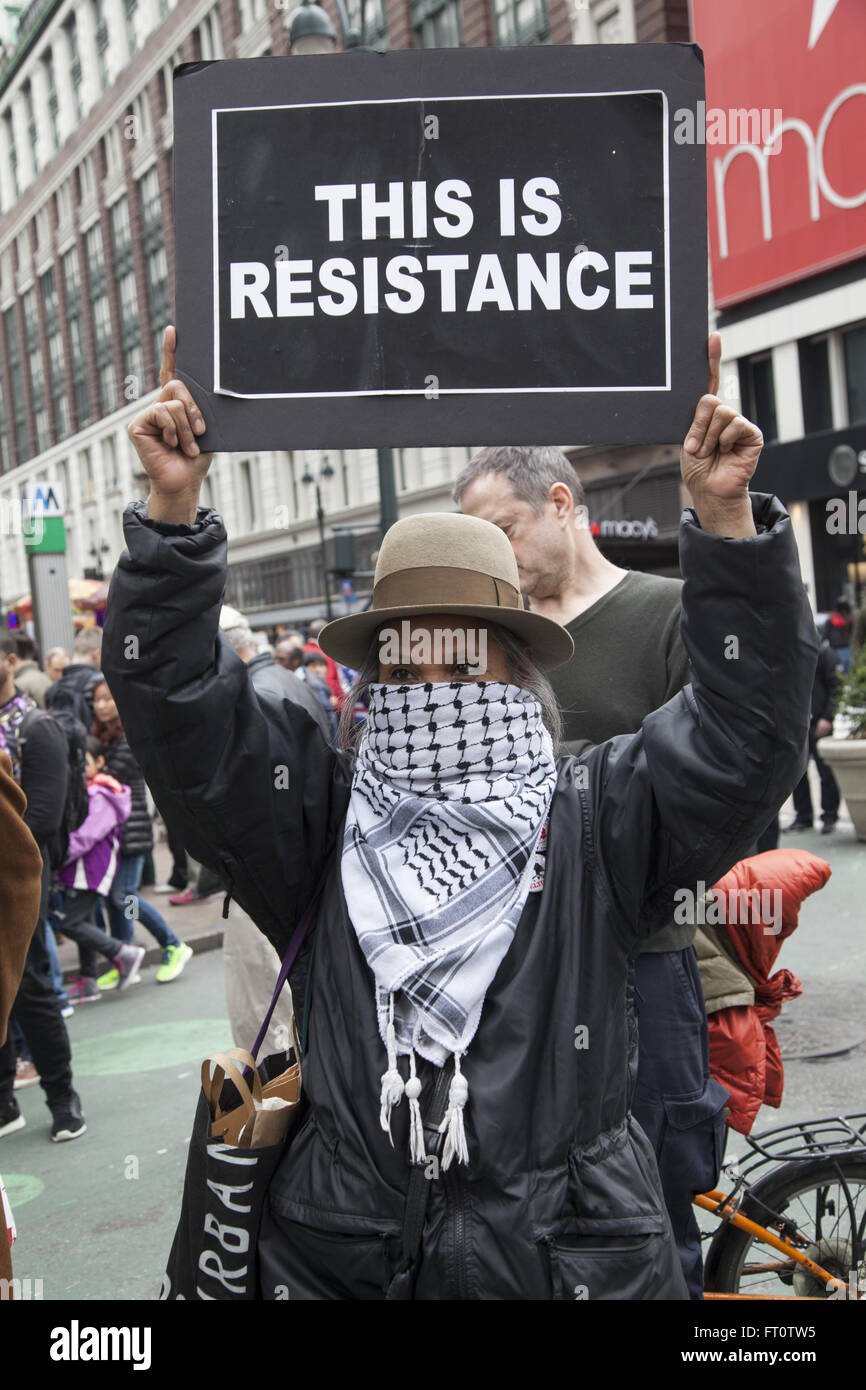 Social resistance hi-res stock photography and images - Alamy