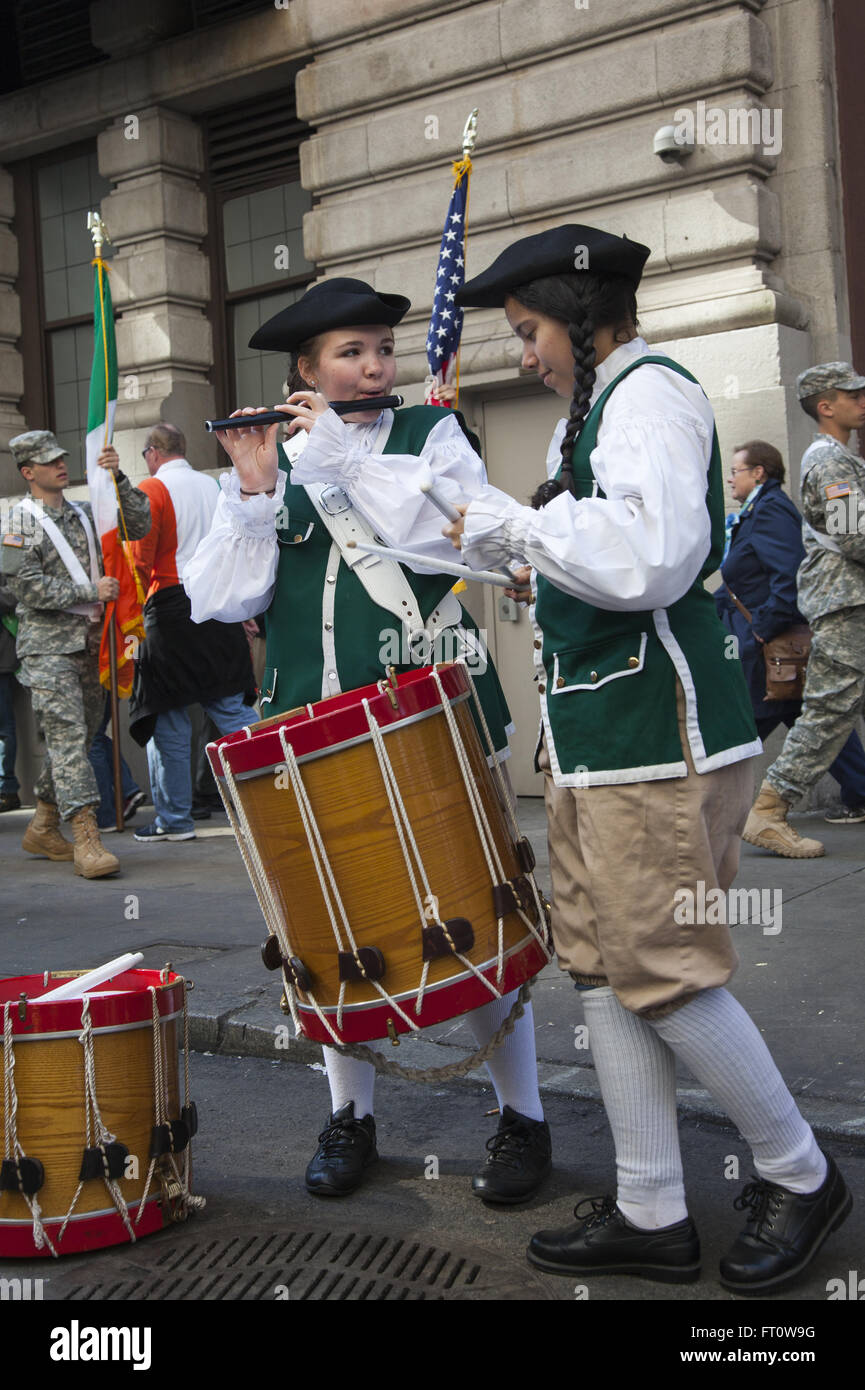 Colonial marching band hi-res stock photography and images - Alamy