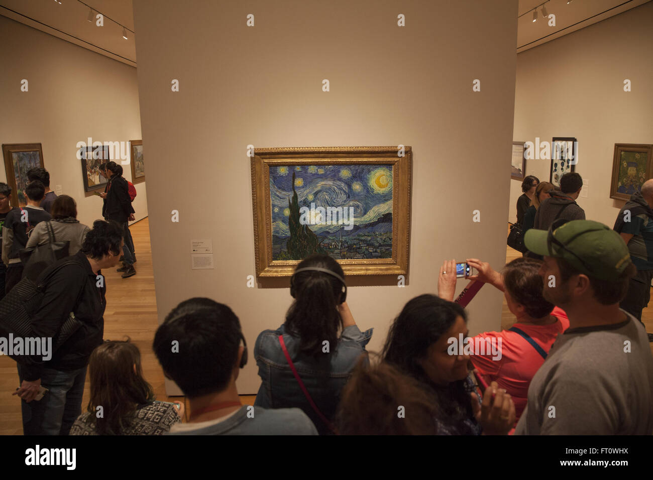 Vincent van gogh starry night hi-res stock photography and images - Alamy