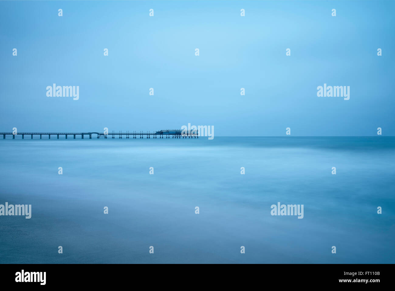 Atlantic ocean jetty on the beach hi-res stock photography and images ...