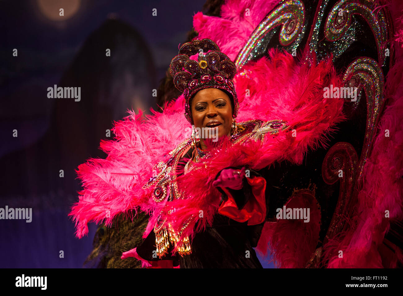 Samba dancer rio hi-res stock photography and images - Alamy