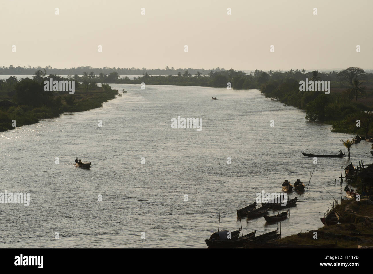Boats on the Thanlwin river at Mawlamyaing, Moulmein, Mon State ...