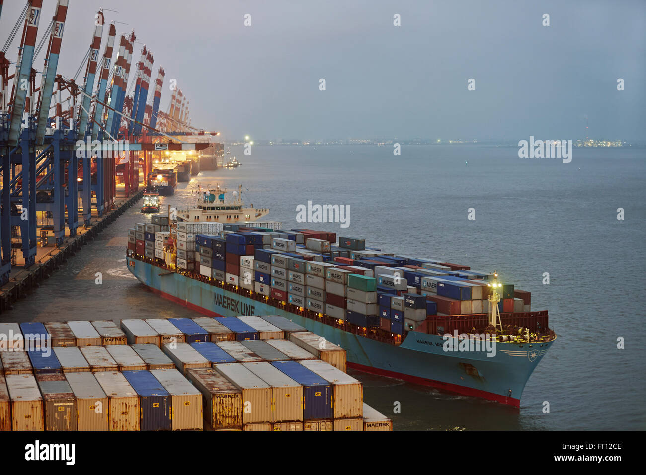 Bremen harbor hi-res stock photography and images - Alamy