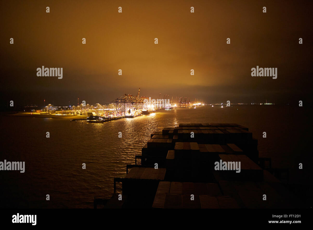 Container ship at night hi-res stock photography and images - Alamy