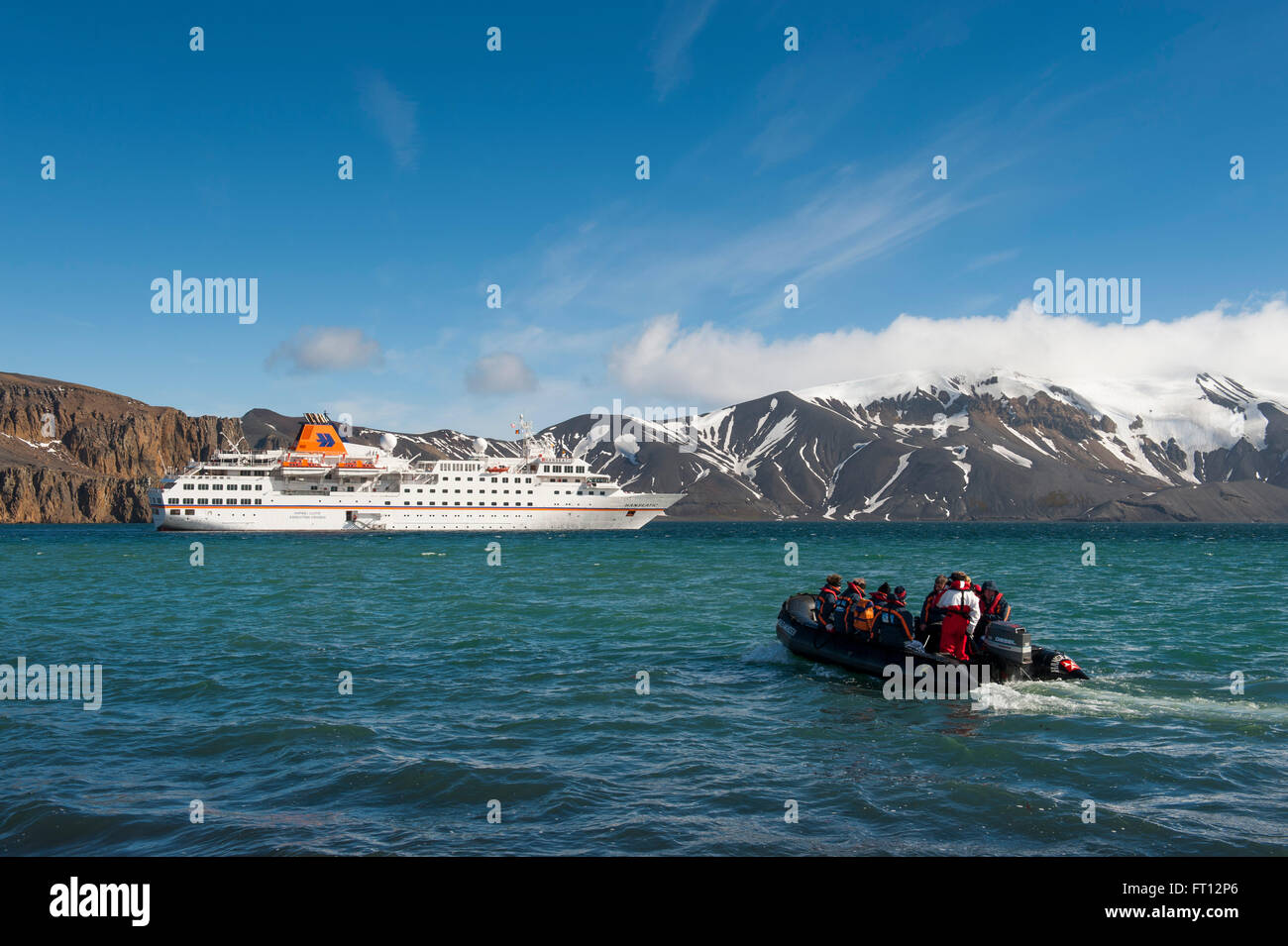 Rubber Raft People In Rubber Raft Stock Photos & Rubber Raft People In ...