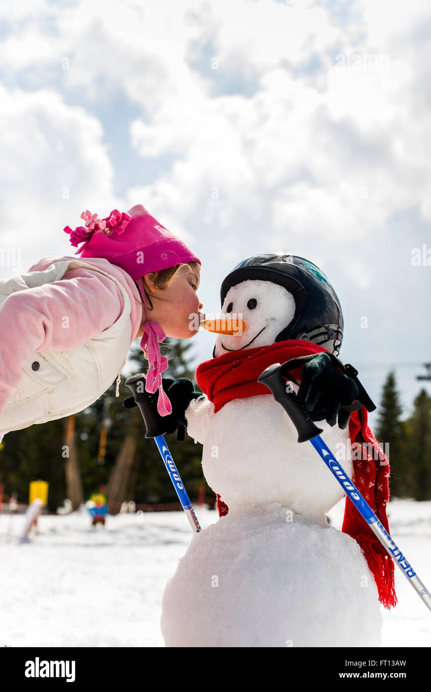 Kissing snowman hi-res stock photography and images - Alamy